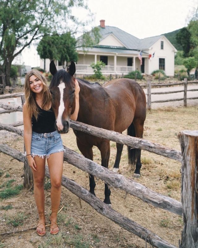 Black top of Erica Aulds on the Instagram account @ericaaulds | Spotern