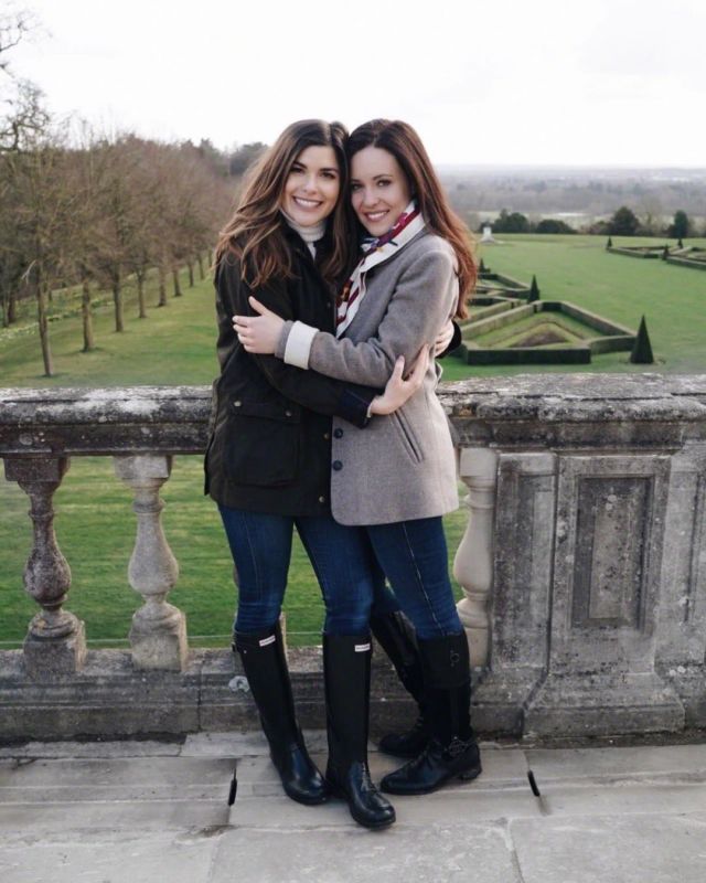 Skin­ny An­kle Jeans of Erica Aulds on the Instagram account ...