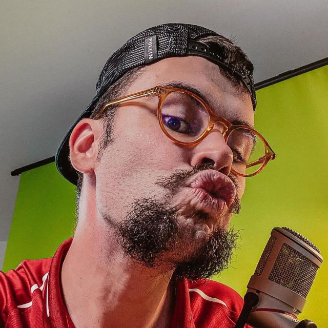 Micro du setup de LeBouseuh Gaming sur le compte Instagram de ...