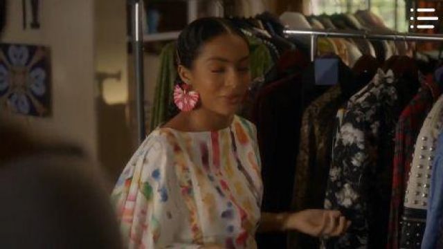 Pink Fold­ed Fan State­ment Ear­rings worn by Zoey Johnson (Yara Shahidi) in grown-ish Season 3 ...