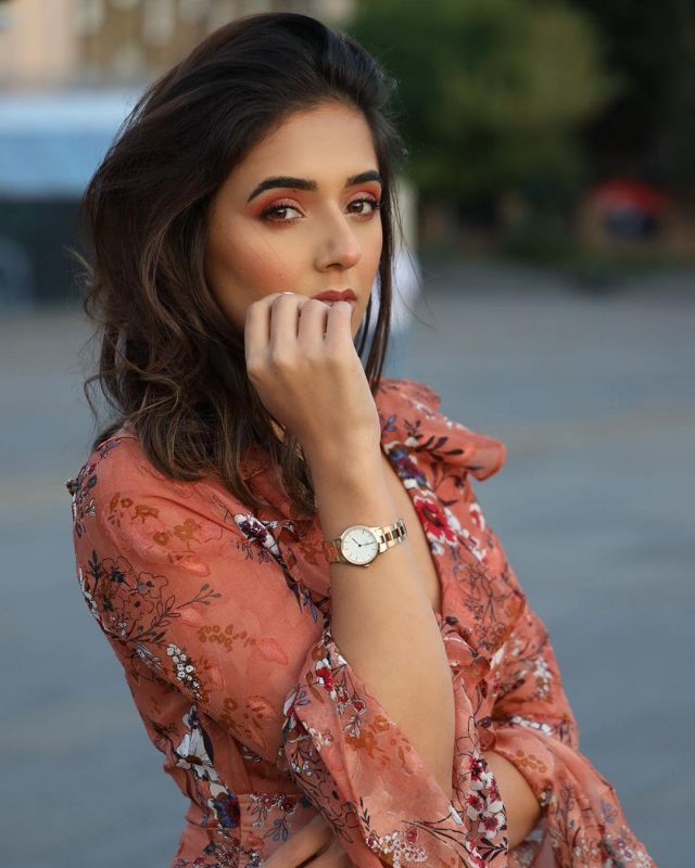 Maxi Flo­ral Dress of Annam Ahmad on the Instagram account @annam.ahmad ...
