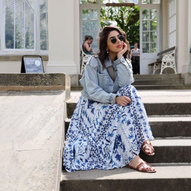 Den­im Truck­er Jack­et of Annam Ahmad on the Instagram account @annam ...