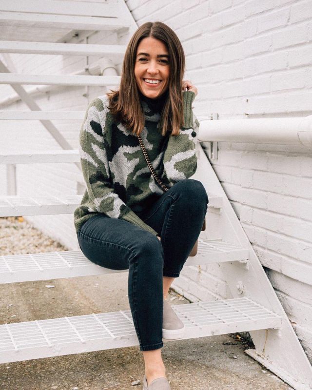 Levi's Black Skin­ny Jeans of Liz Adams on the Instagram account ...