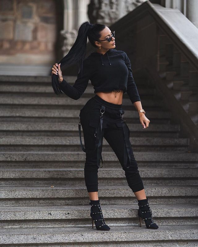 The sweat short black Shanna Kress on the account Instagram of ...