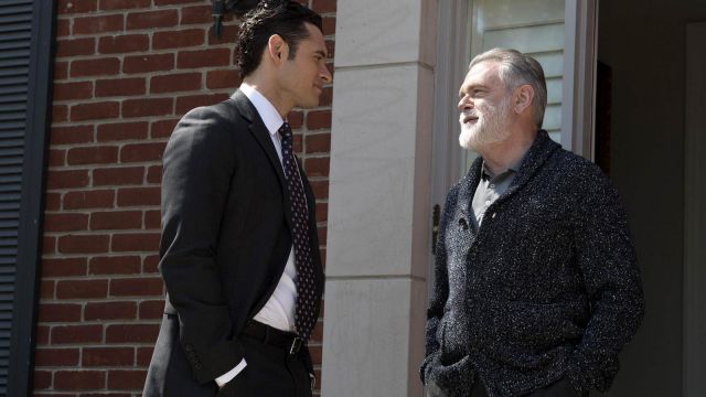 La veste costume noire de Aaron Shore (Adan Canto) dans Designated ...