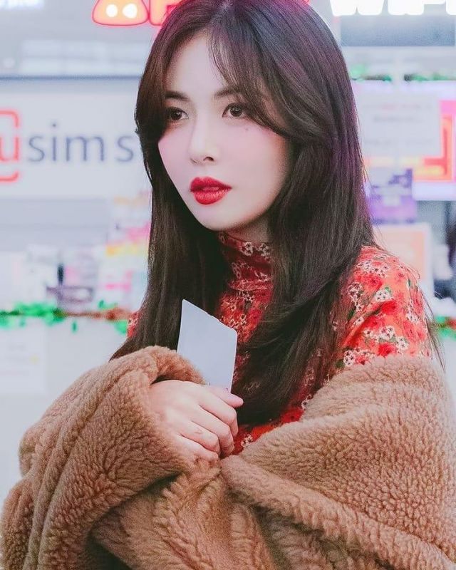 Orange Floral Top of Hyuna on the Instagram account @hyunah_aa | Spotern