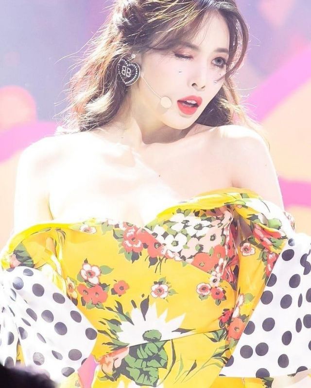 Off Shoulder Mini Dress of Hyuna on the Instagram account @hyunah_aa ...