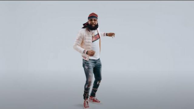 Diseñador desconocido Wealthy Tee usado por Sada Baby en el video ...