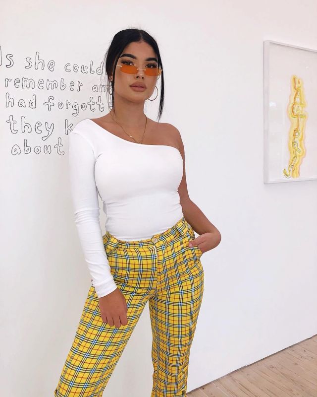 Une Épaule en Haut de la page Blanche de Aisha Potter sur son Instagram ...