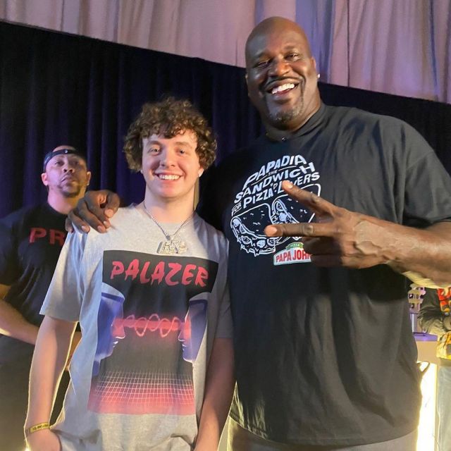 The t-shirt Palace Palazer worn by Jack Harlow in his account Instagram ...