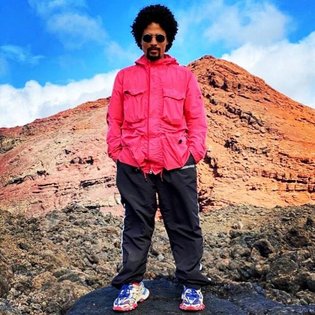 The round sunglasses Boohoo worn by Cleveland Campbell on his account ...