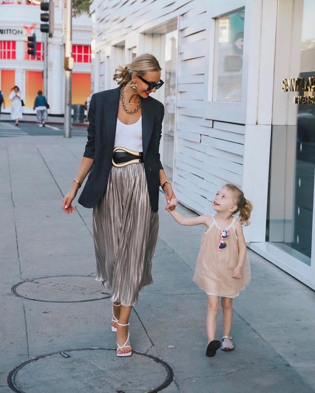 Plissé Métalliques Midi Jupe de Hannah Strafford-Taylor sur l'Instagram ...