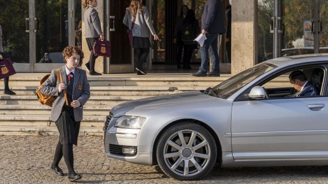 Charcoal pleated skirt worn by Irina (Yuli Lagodinsky) in Killing Eve ...