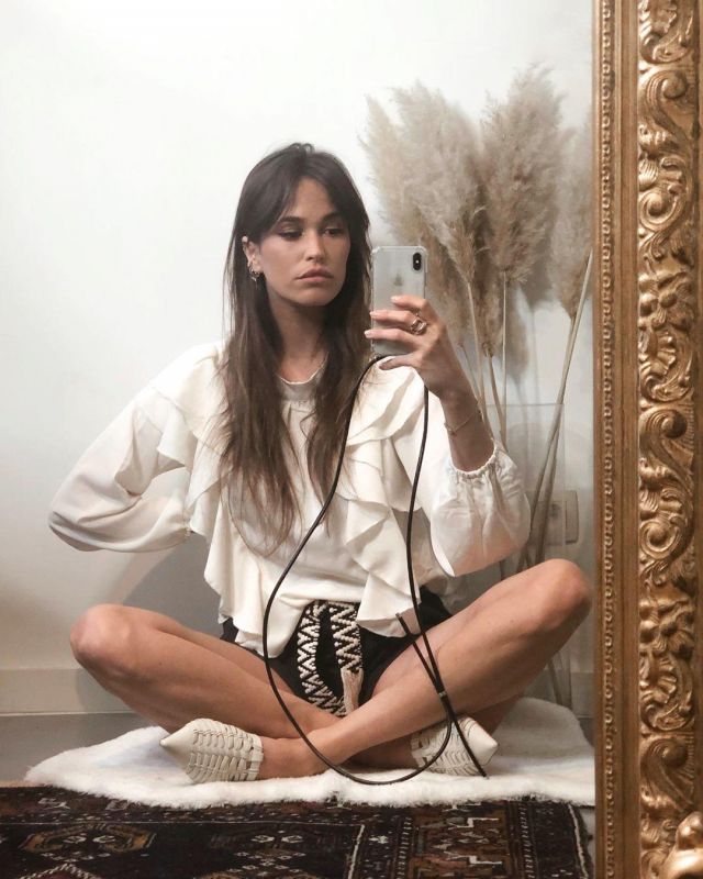 Les mules blanches Sam Edelman de Alison Toby sur son compte Instagram ...
