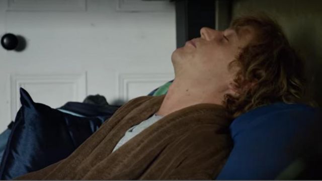 Le peignoir marron de Dylan (Johnny Flynn) dans Lovesick (Saison 1 ...