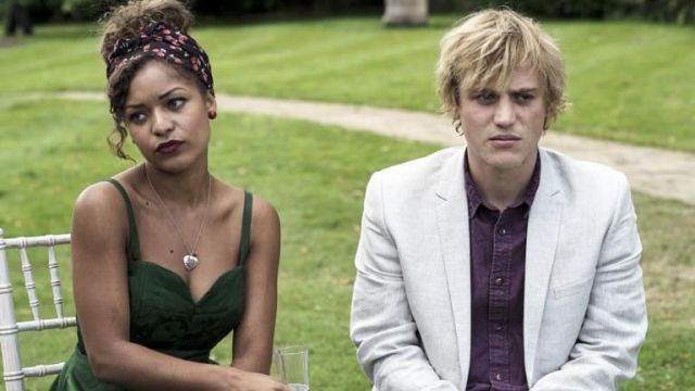The suit jacket white Dylan (Johnny Flynn) in Lovesick (S01E01) | Spotern
