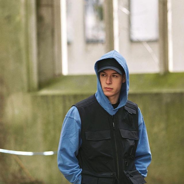 Le sweatshirt bleu de Seb la Frite sur son compte Instagram @seblafrite ...