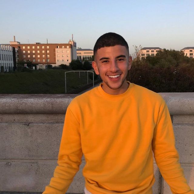 The sweatshirt oversize worn by Just Riadh on his account Instagram ...