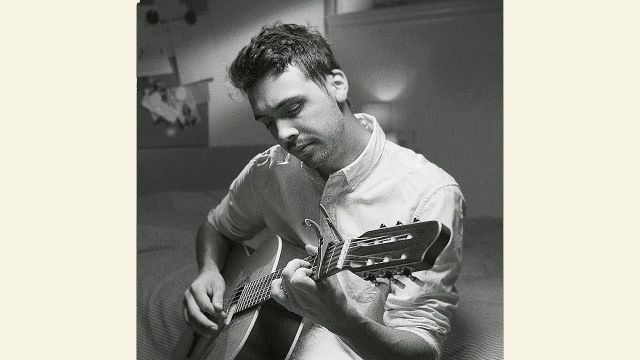 The white shirt of Thomas Gauthier in the video Why is the sky blue ...