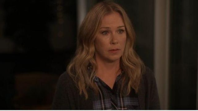Blue Plaid Shirt worn by Jen Harding (Christina Applegate) in Dead to ...
