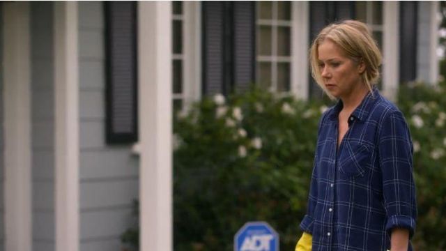 Blue Plaid Shirt worn by Jen Harding (Christina Applegate) in Dead to ...