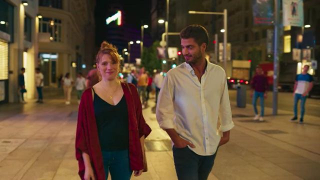 The white shirt Víctor (Maxi Iglesias) in Valeria (S01E01) | Spotern