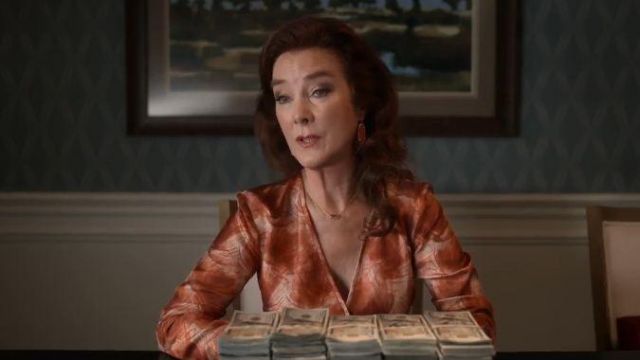 Orange Robe Imprimée porté par Lorna Harding (Valerie Mahaffey) dans la ...