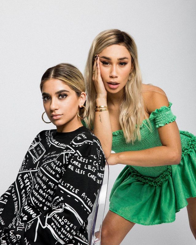 Emerald green mini dress worn by Eva Gutowski on her Instagram account ...