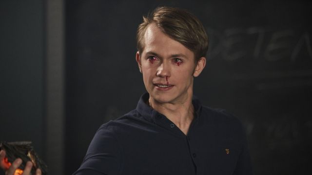 Dark blue/navy polo shirt of Charlie Smith (Greg Austin) in Class ...