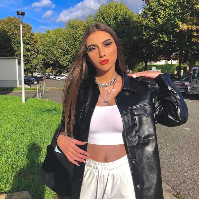 La veste en cuir portée par Lucile sur son compte Instagram ...