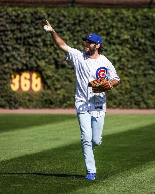 Chicago Cubs 59Fifty Fitted Hat Cap in blue worn by Thomas Rhett on his ...