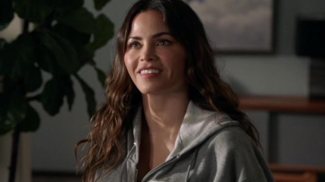 La sudadera con capucha de la policía de Nueva York de Bailey Nune ...