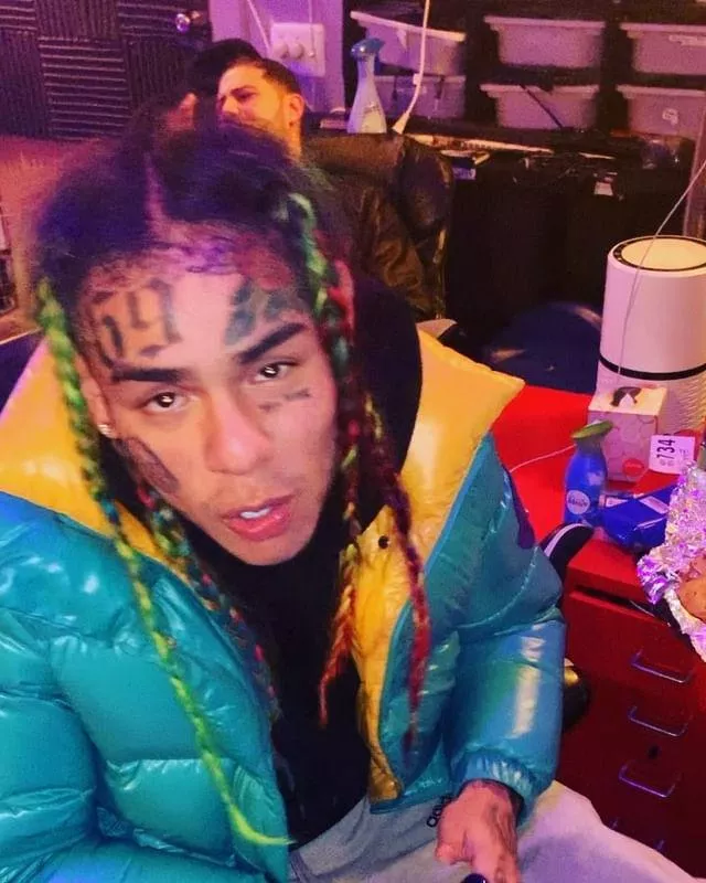 The Moncler down jacket worn by 6ix9ine on her Instagram account ...