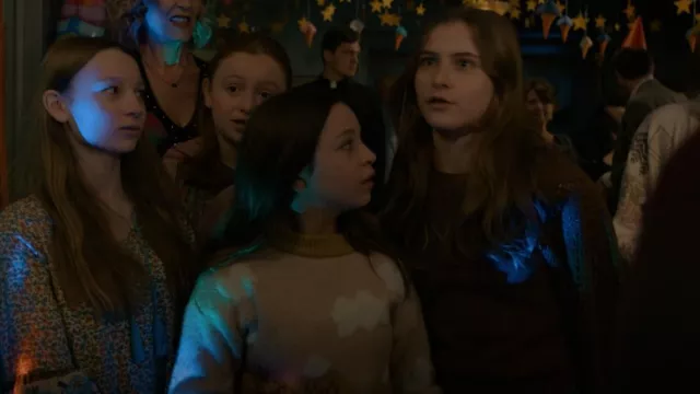 Zara Printed Sweater worn by Laura Bouchard (Dalya Knapp) as seen in ...