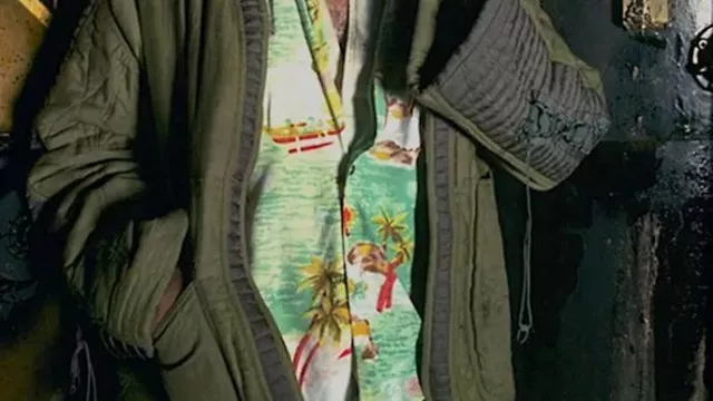 Hawaiian Shirt of Brett (Harry Dean Stanton) in Alien | Spotern