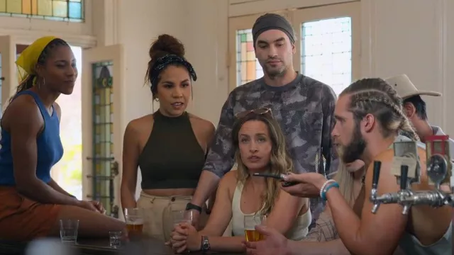 Moa Moa Sleeveless Mockneck Cropped Top worn by Sandy Ronquillo as seen ...