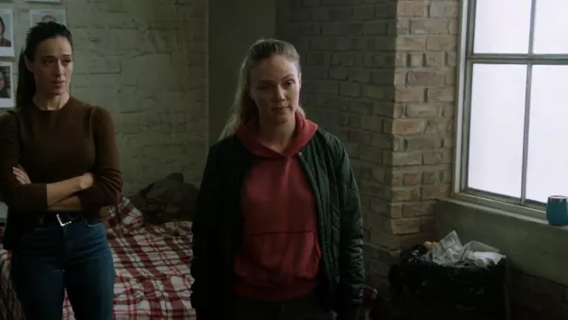 NSF Neil Quilted Side Zip Bomber usado por Hailey Upton (Tracy ...