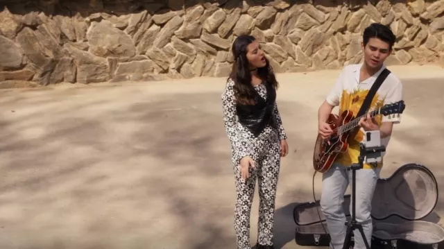 Wild Fable Flo­ral Daisy Black And White worn by Ana Phoenix (Emma ...