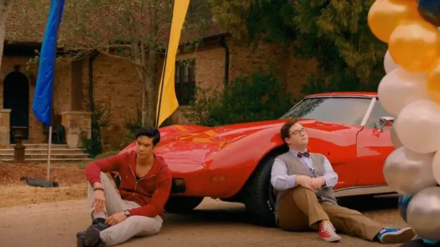 H&M Reg­u­lar Fit Hood­ed Jack­et worn by Jed (Ben Levin) as seen in ...