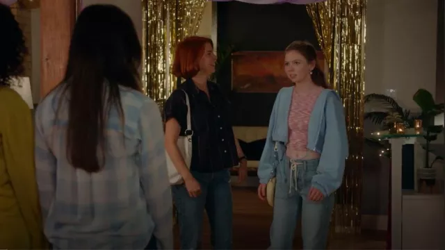 American Eagle Tomgirl Joggers worn by Alice Carlson (Sadie Munroe) as ...