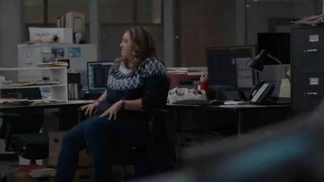 Old Navy Fair Isle Cozy Shak­er­stitch Pullover worn by Claire Muncy ...