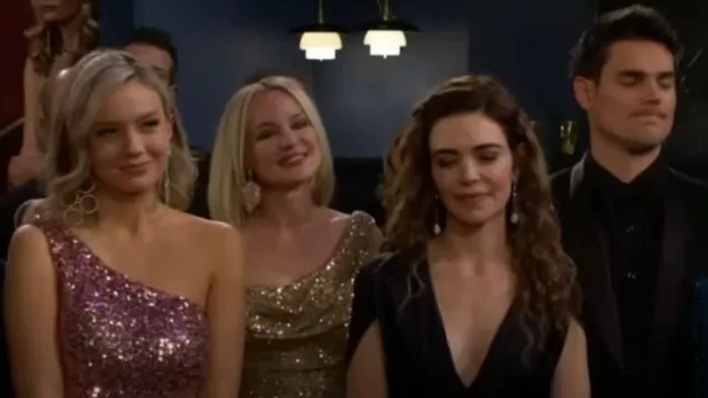 Pamella Roland Robe à manches à couvaille à col rond portée par Sharon ...