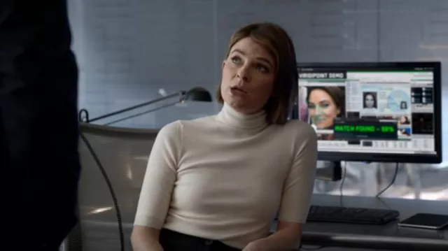 Theory Wool Turtle­neck Sweater worn by Taylor Rentzel (MacKenzie ...