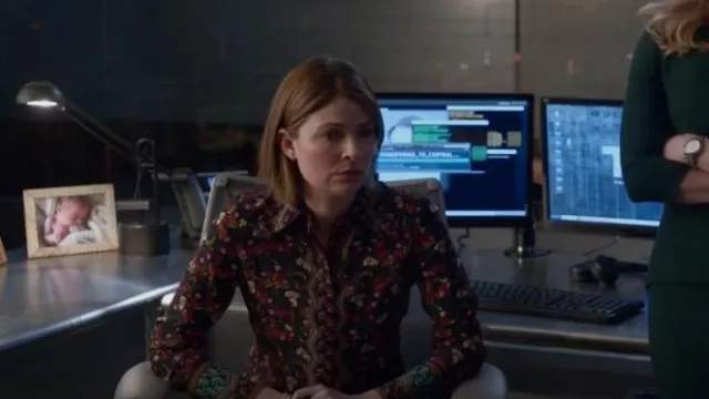 Alice + Olivia Willa Floral Print Top worn by Taylor Rentzel (MacKenzie ...