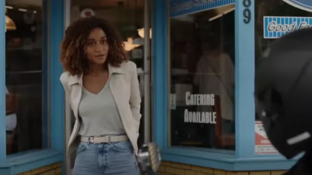 Madewell Whisper Cotton V Neck Pocket Tee worn by Sydney Shandon ...