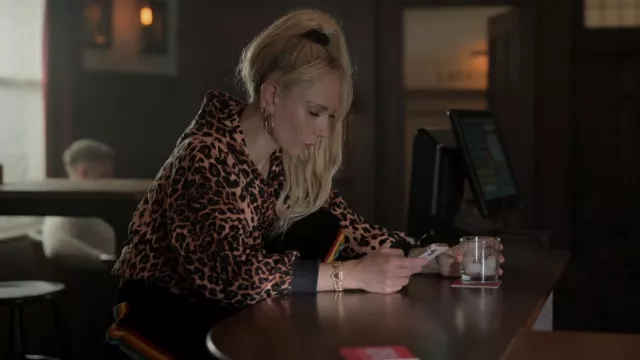 Agent Provocateur Ray­ley Leop­ard Hood­ie worn by Keeley Jones (Juno ...