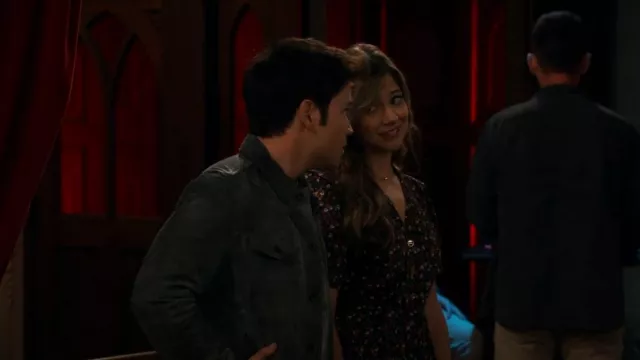 Sandro Grenadine Floral Playsuit porté par Pearl (Mia Serafino) vu dans ...