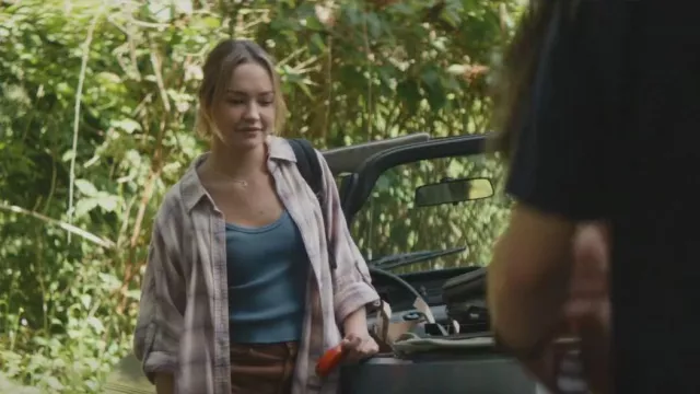 AE Over­sized But­ton Up Beach Shirt worn by Megan Landry (Sadie ...