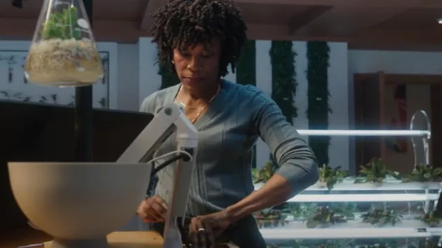 Joseph Fine Meri­nos V Neck Jumper worn by Priscilla (Charlayne Woodard ...