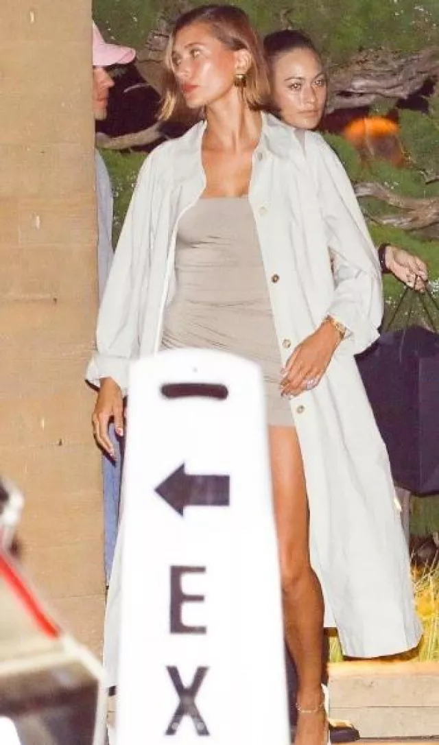 Venroy Jersey Mini Robe portée par Hailey Baldwin à Nobu Malibu le 23 ...